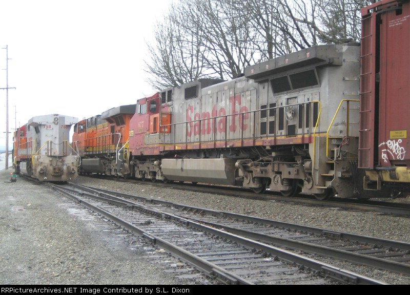 BNSF 677 @ Bayside Yard